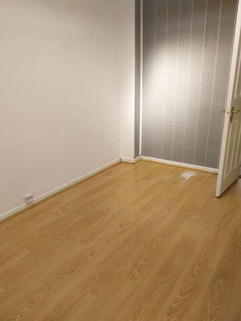 ZappAds: Commercial Space 733 sq ft. near train station, Newport